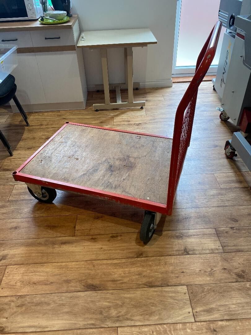 4 wheel trolley - Ark Presentation & Supplies